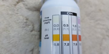 Teststreifen für den Pool: Messen Sie PH Wert und Chlor