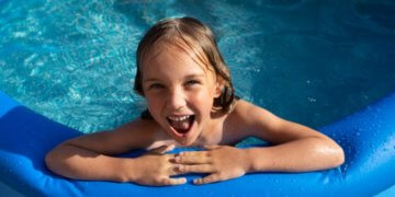 Spiele im Pool für Kinder: 10 gute Ideen für Spaß im Nass